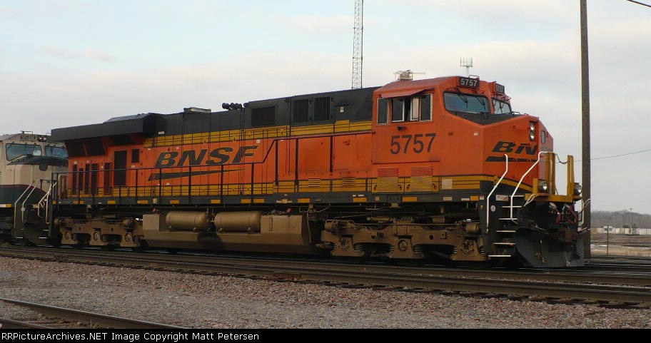 BNSF 5757
